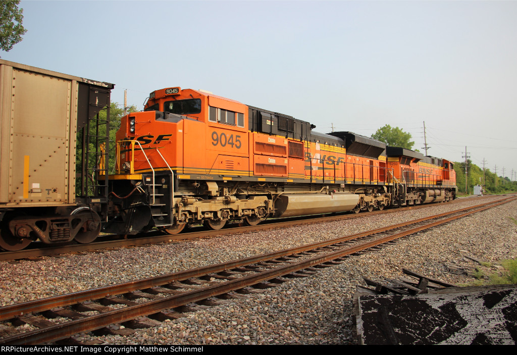 BNSF 9045